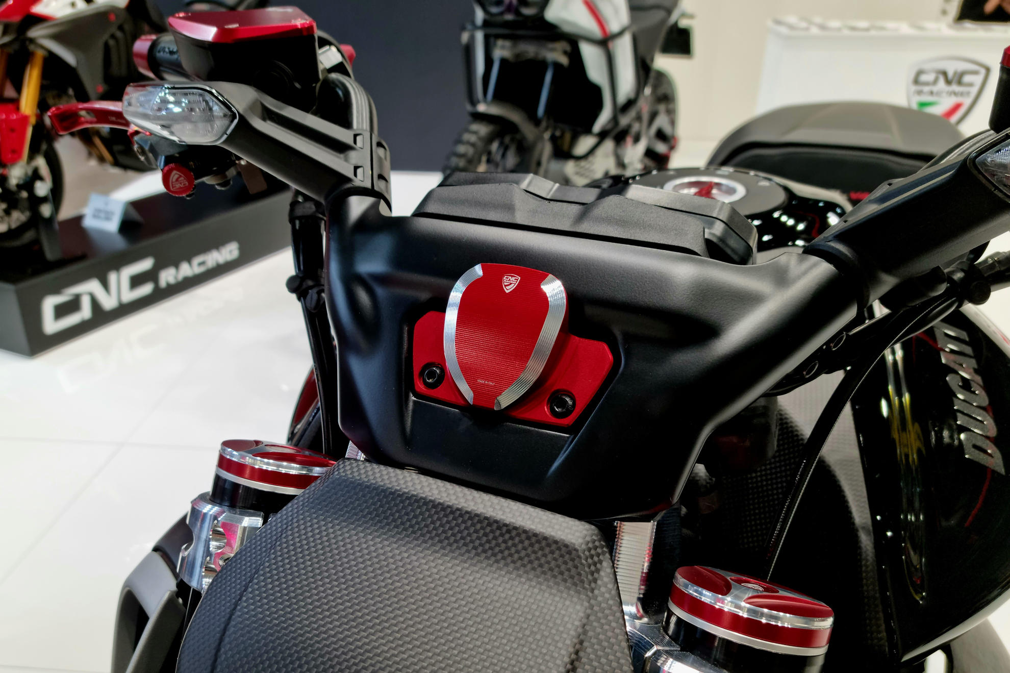 Handlebar clamp cover Diavel V4 | Cnc Racing