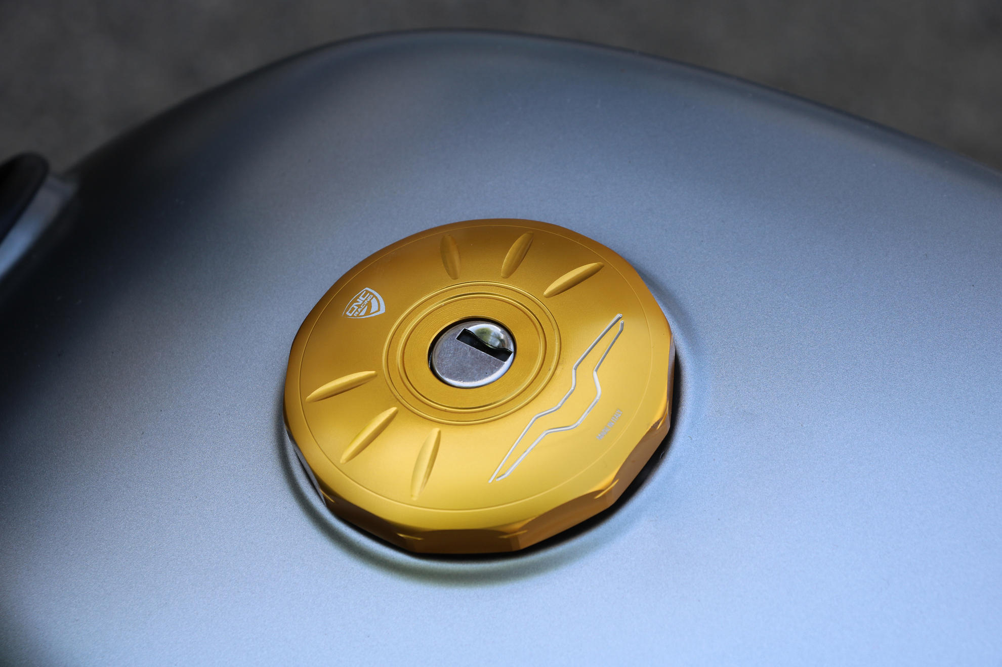 Fuel tank cap Moto Guzzi | Cnc Racing