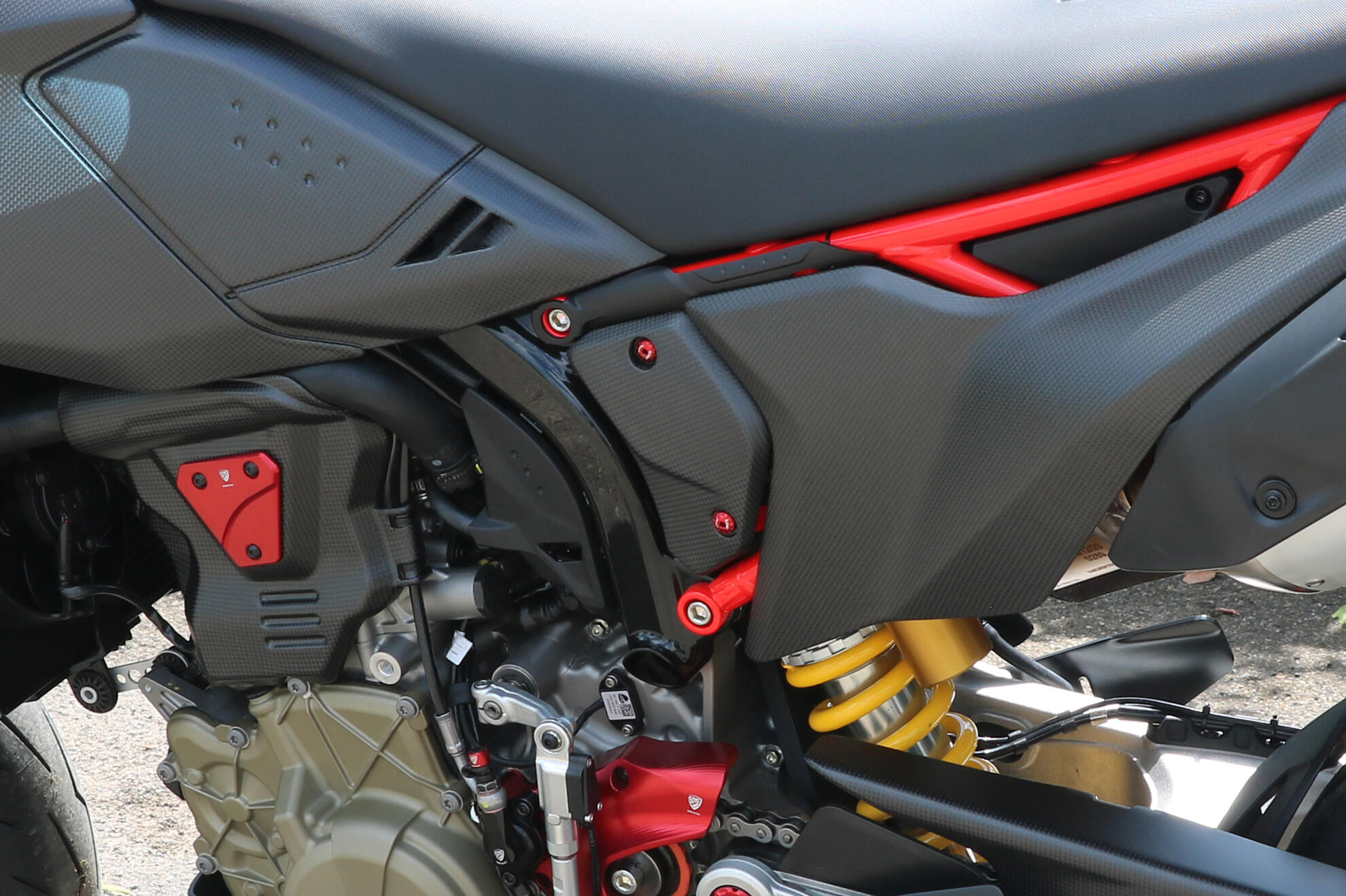Frame side covers Ducati Hypermotard 698 Mono - Carbon | Cnc Racing