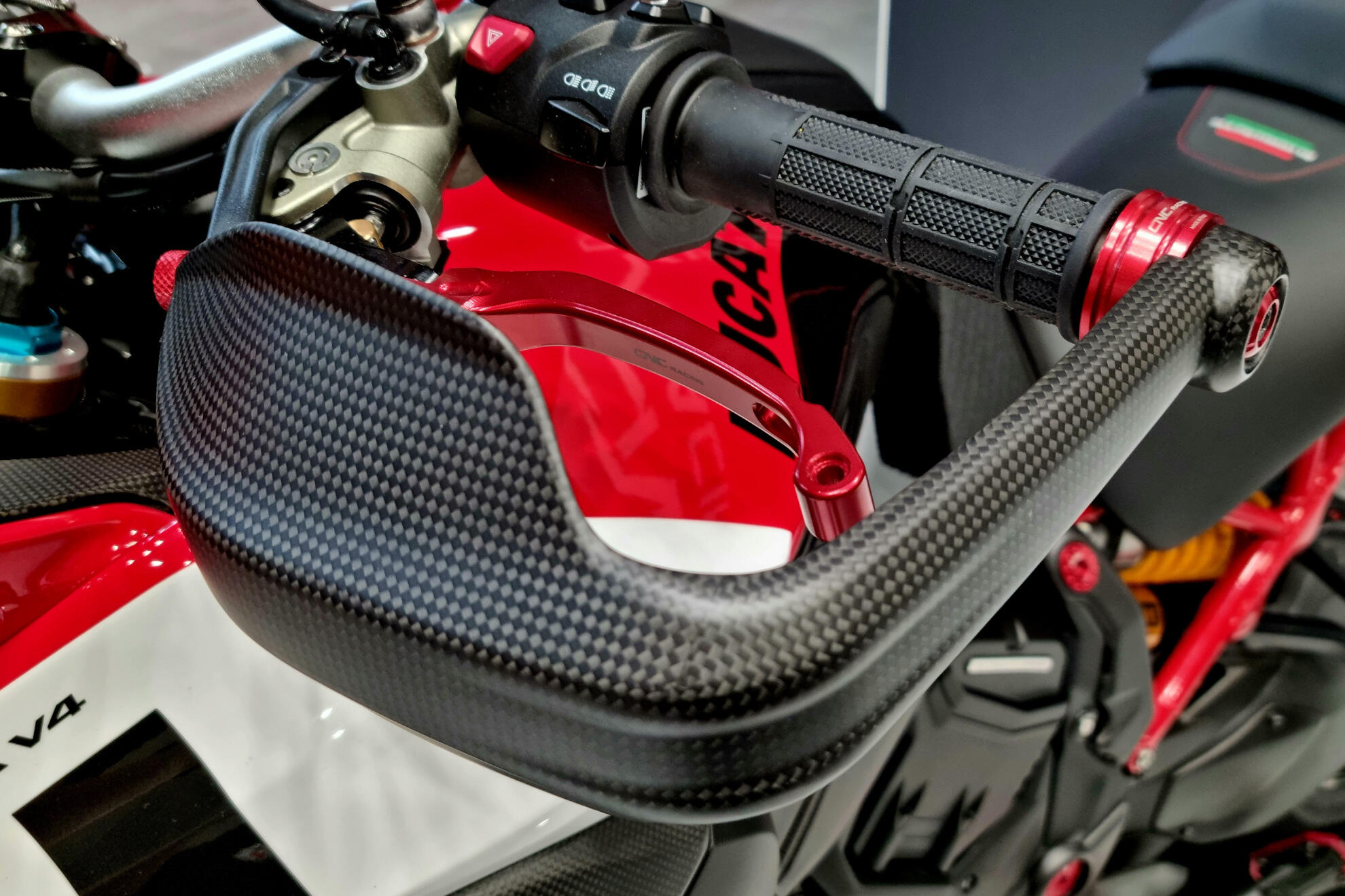 Hand-guards Ducati Multistrada V4 - Carbon | Cnc Racing