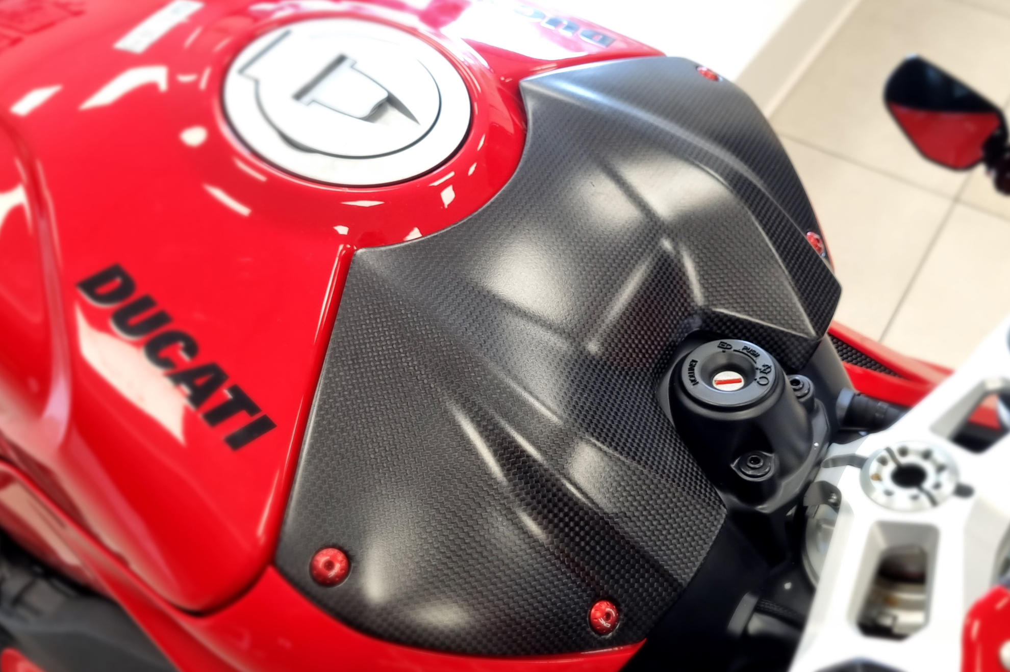 Fuel tank cover Ducati Panigale V4 - Matt Carbon | Cnc Racing