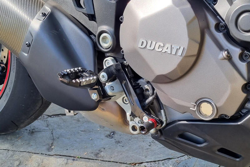 Gear/Rear brake levers kit Ducati Multistrada - SLIDE | Cnc Racing