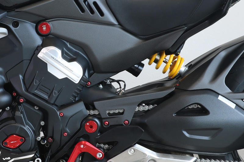 Upper chain guard Ducati Diavel V4 - Carbon | Cnc Racing