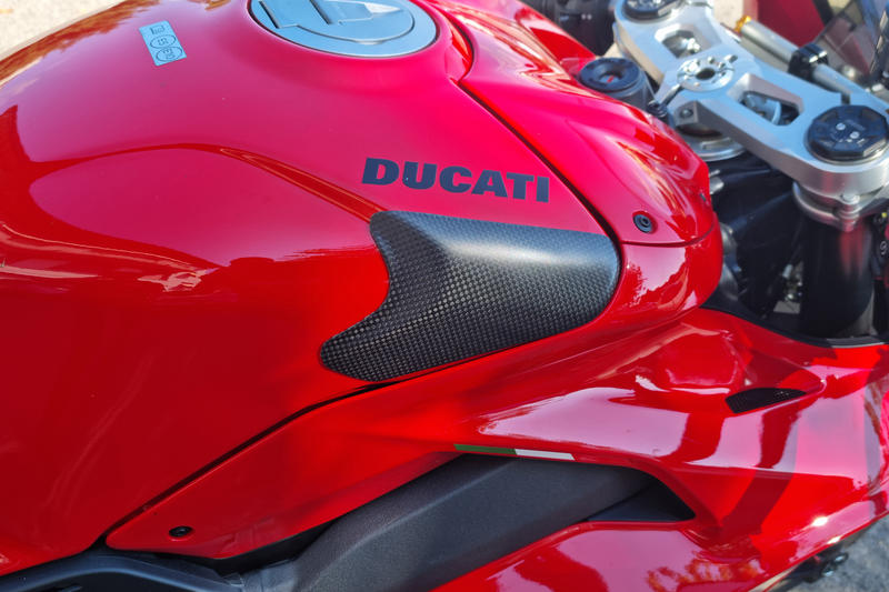 Fuel tank slider Carbon/Kevlar | Cnc Racing