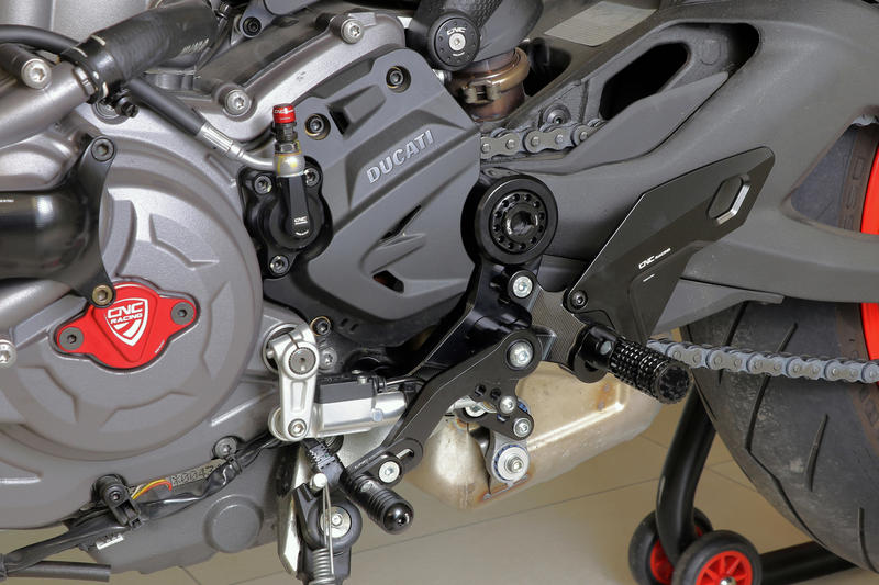 Adjustable rear sets rider Ducati Monster 937 | Cnc Racing